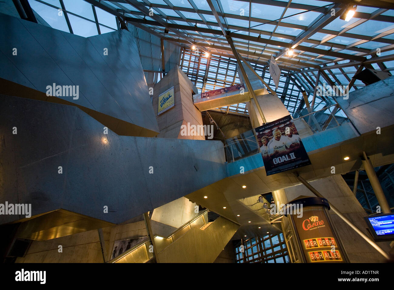 Ufa cinema palace -Fotos und -Bildmaterial in hoher Auflösung – Alamy