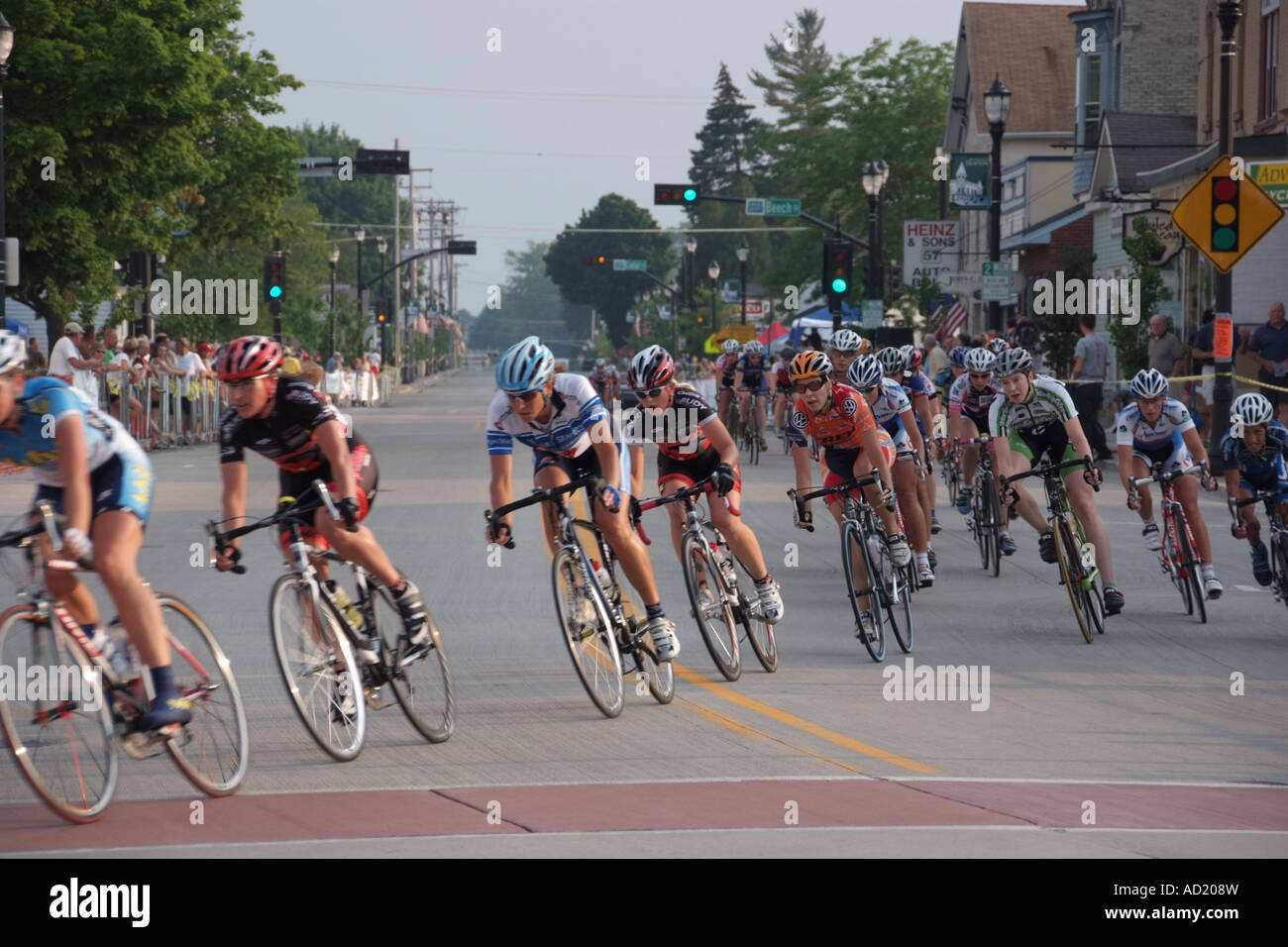 Kurvige mädchen -Fotos und -Bildmaterial in hoher Auflösung – Alamy