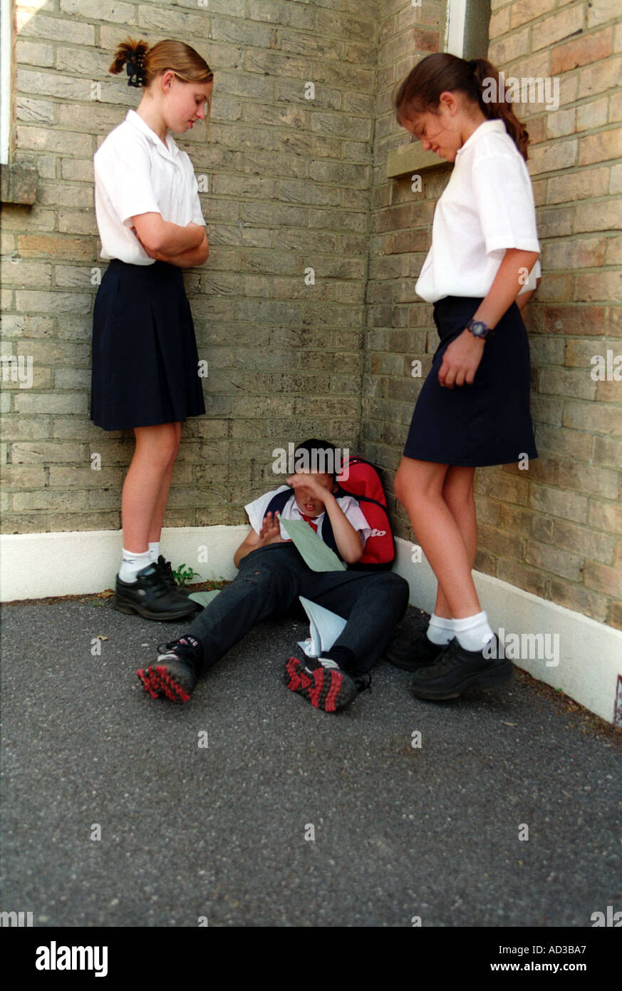 School girl uniform fight -Fotos und -Bildmaterial in hoher Auflösung ...