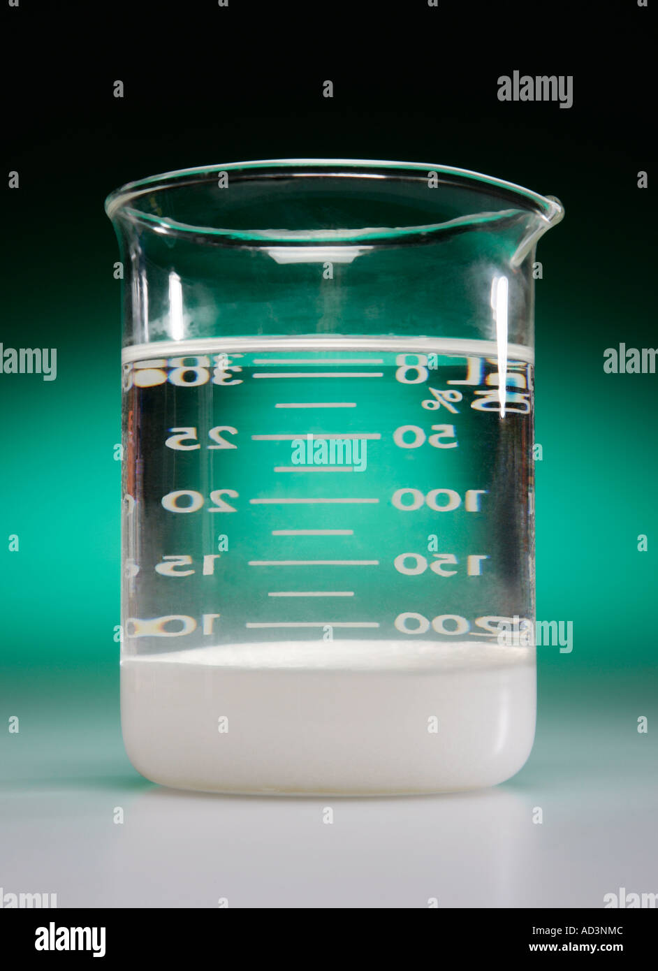 Gesättigter Salz Natriumchlorid-Lösung Stockfotografie - Alamy