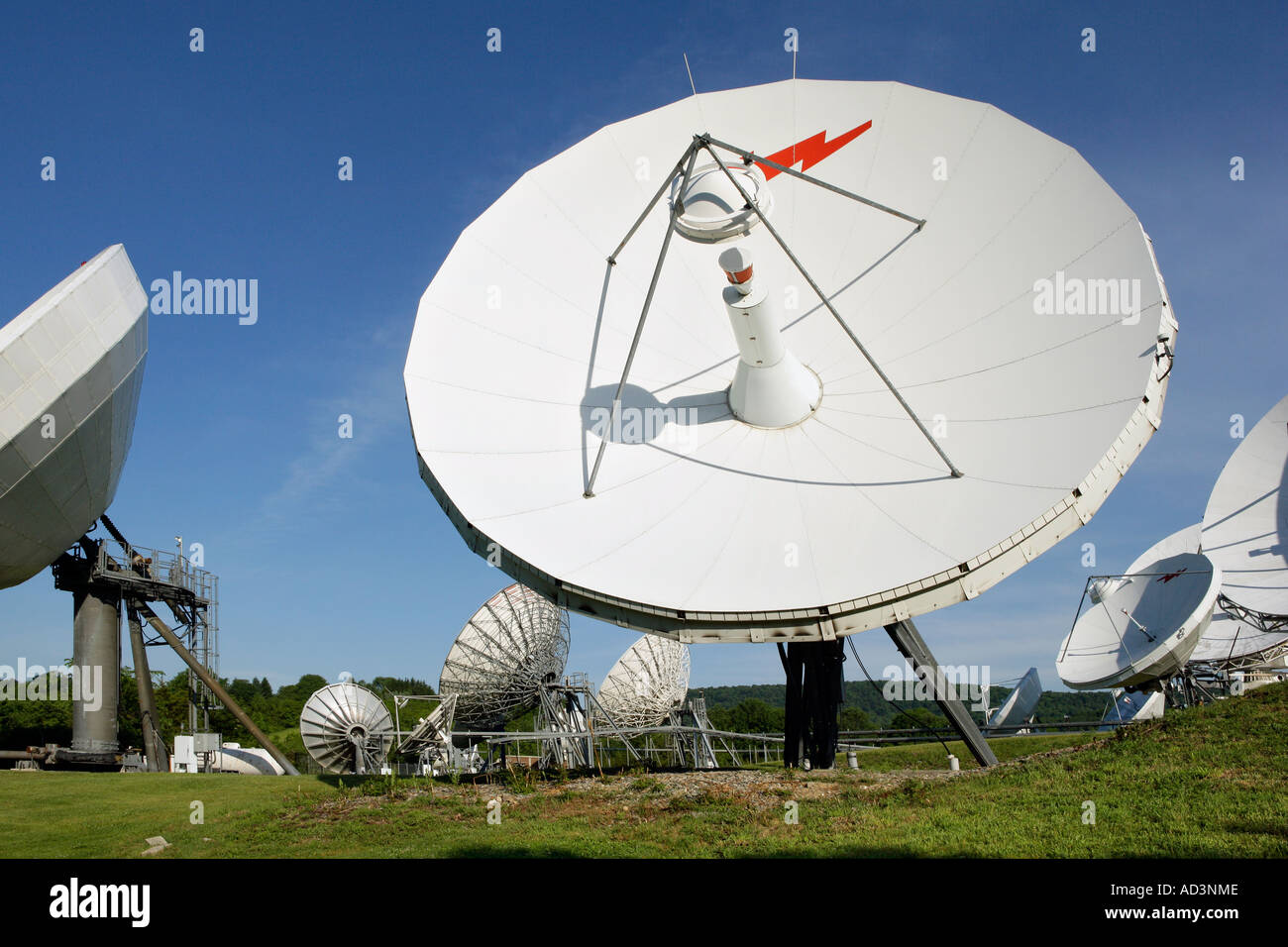 Parabolic antenna -Fotos und -Bildmaterial in hoher Auflösung – Alamy