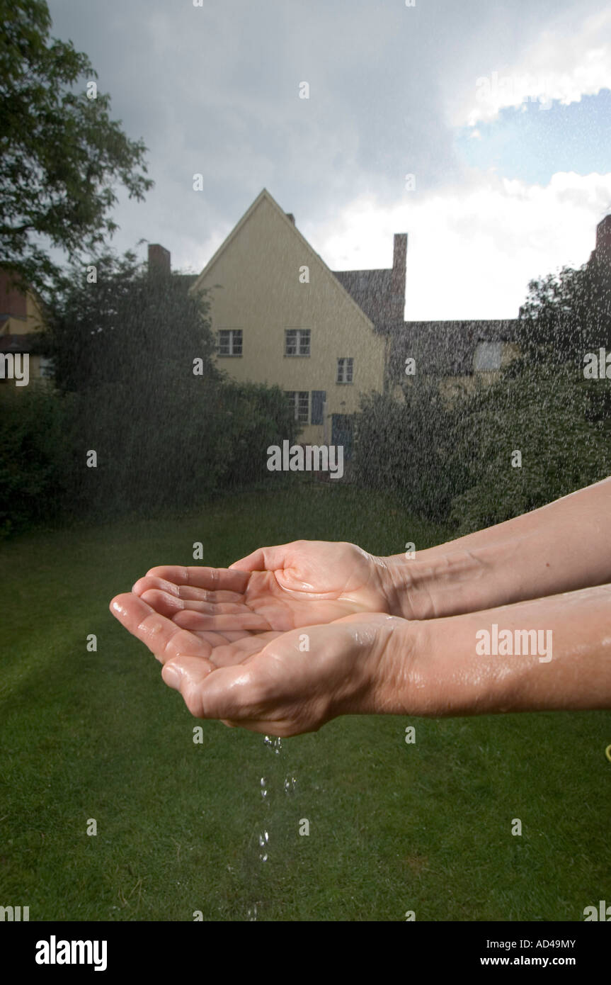 Rain water -Fotos und -Bildmaterial in hoher Auflösung – Alamy