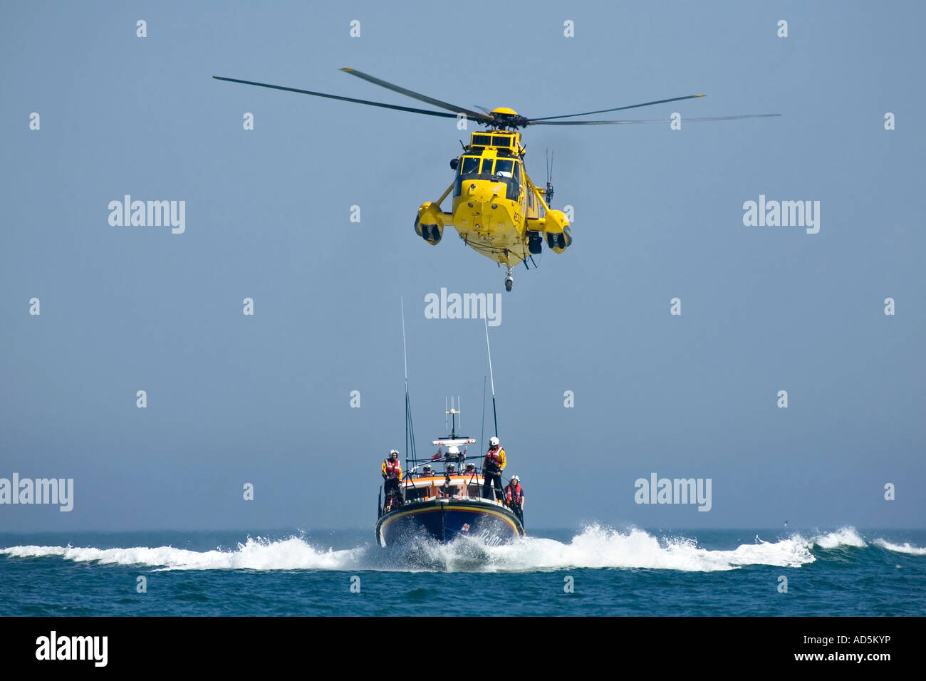 Rettungsboot meer -Fotos und -Bildmaterial in hoher Auflösung – Alamy