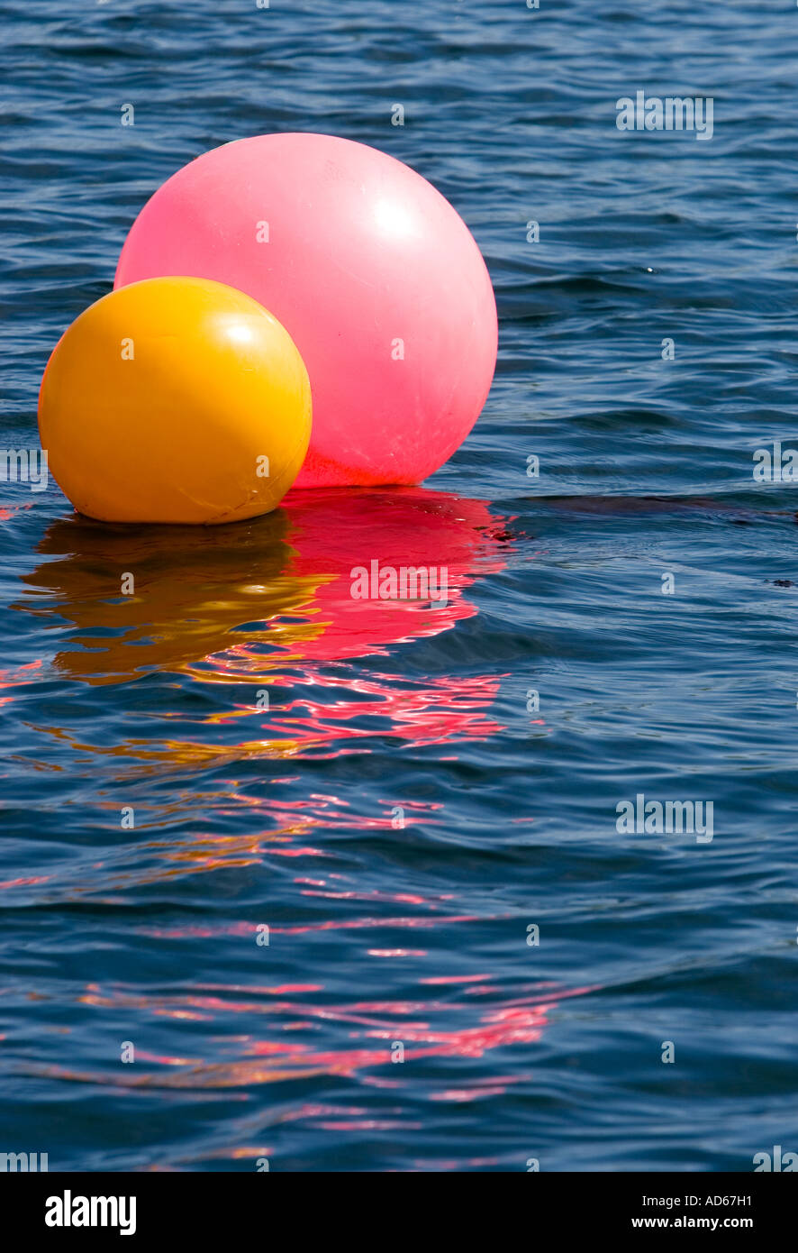 Helle farbige bojen -Fotos und -Bildmaterial in hoher Auflösung – Alamy