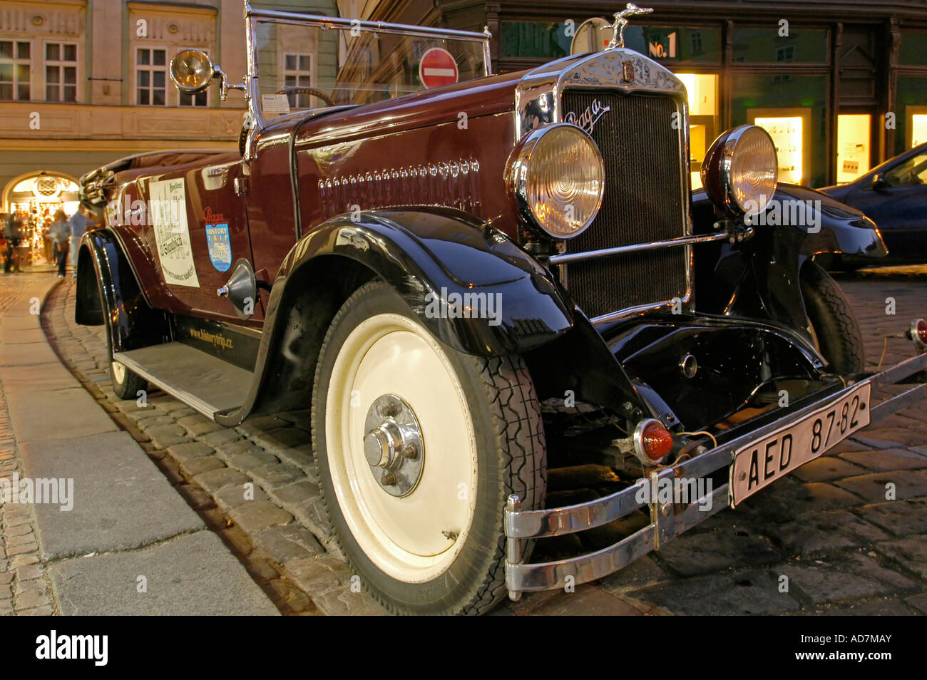 Praga auto -Fotos und -Bildmaterial in hoher Auflösung – Alamy