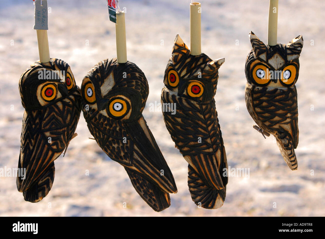 Holz geschnitzte eulen -Fotos und -Bildmaterial in hoher Auflösung – Alamy