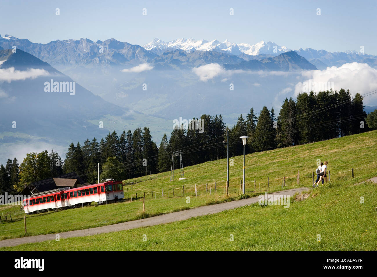Zahnradbahn Vitznau-Rigi-Bahn die erste Bergbahn Europas auf dem Weg ...