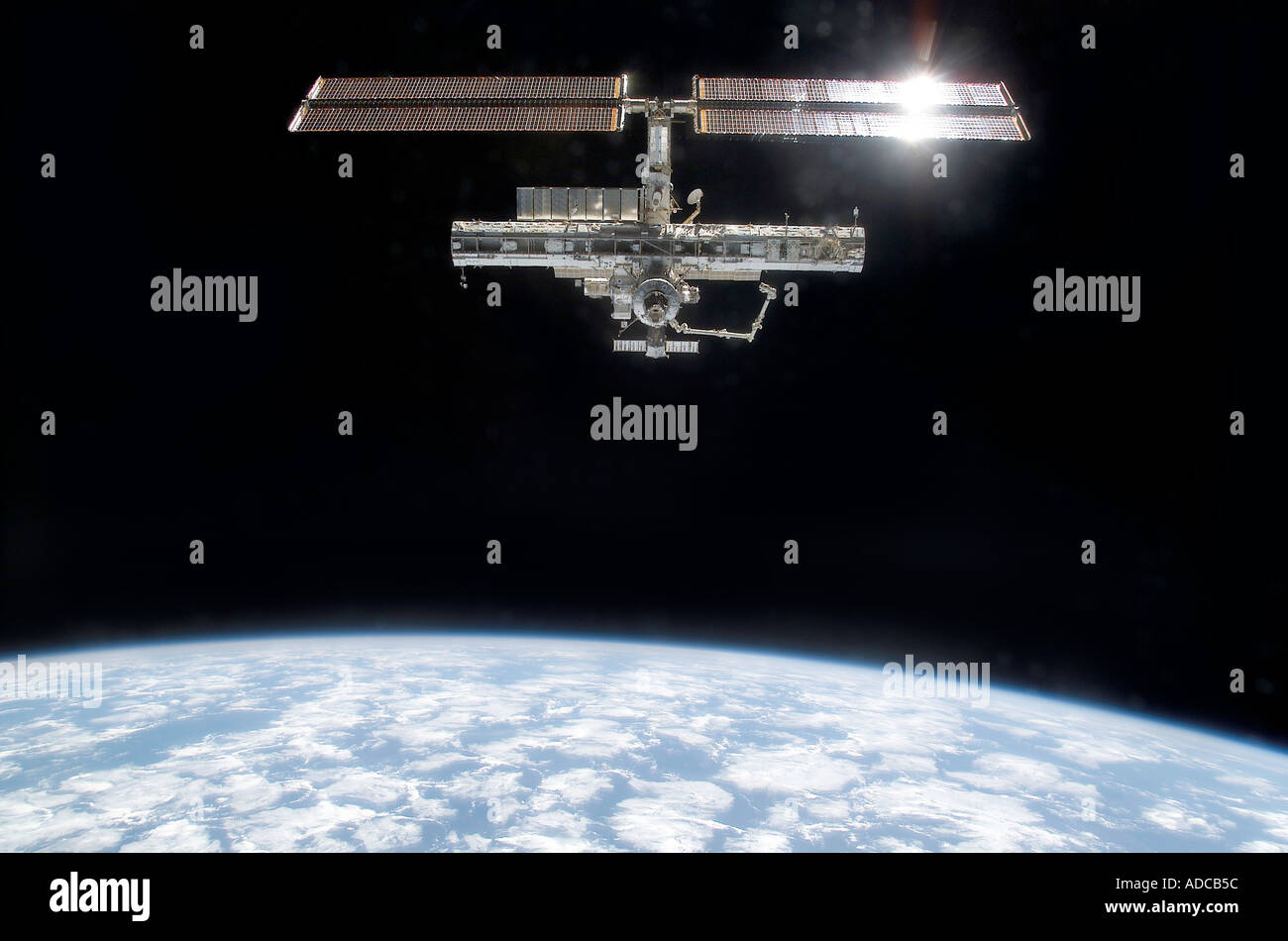 Satellitenraum erde -Fotos und -Bildmaterial in hoher Auflösung – Alamy