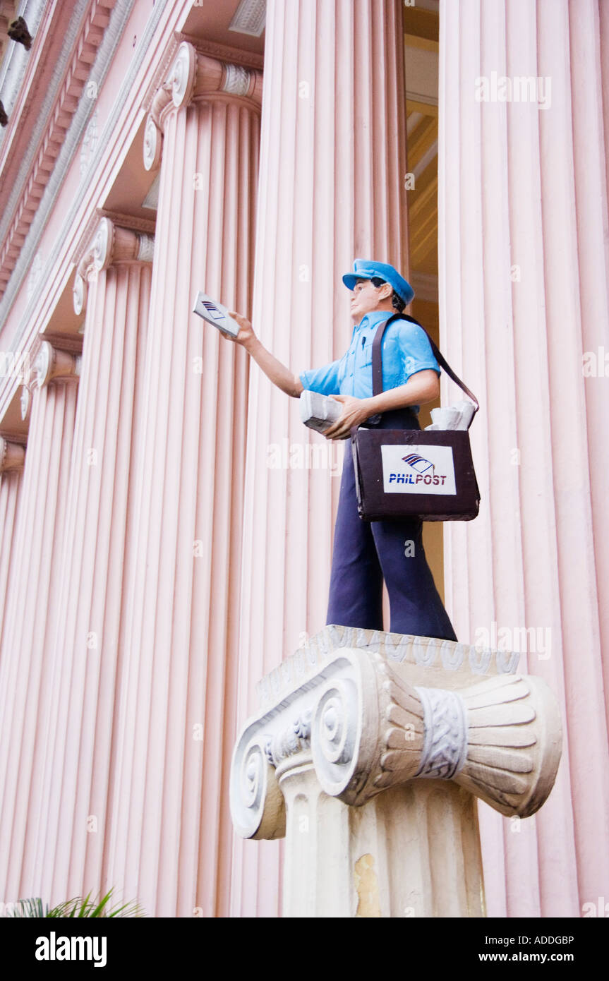 Postman statue -Fotos und -Bildmaterial in hoher Auflösung – Alamy