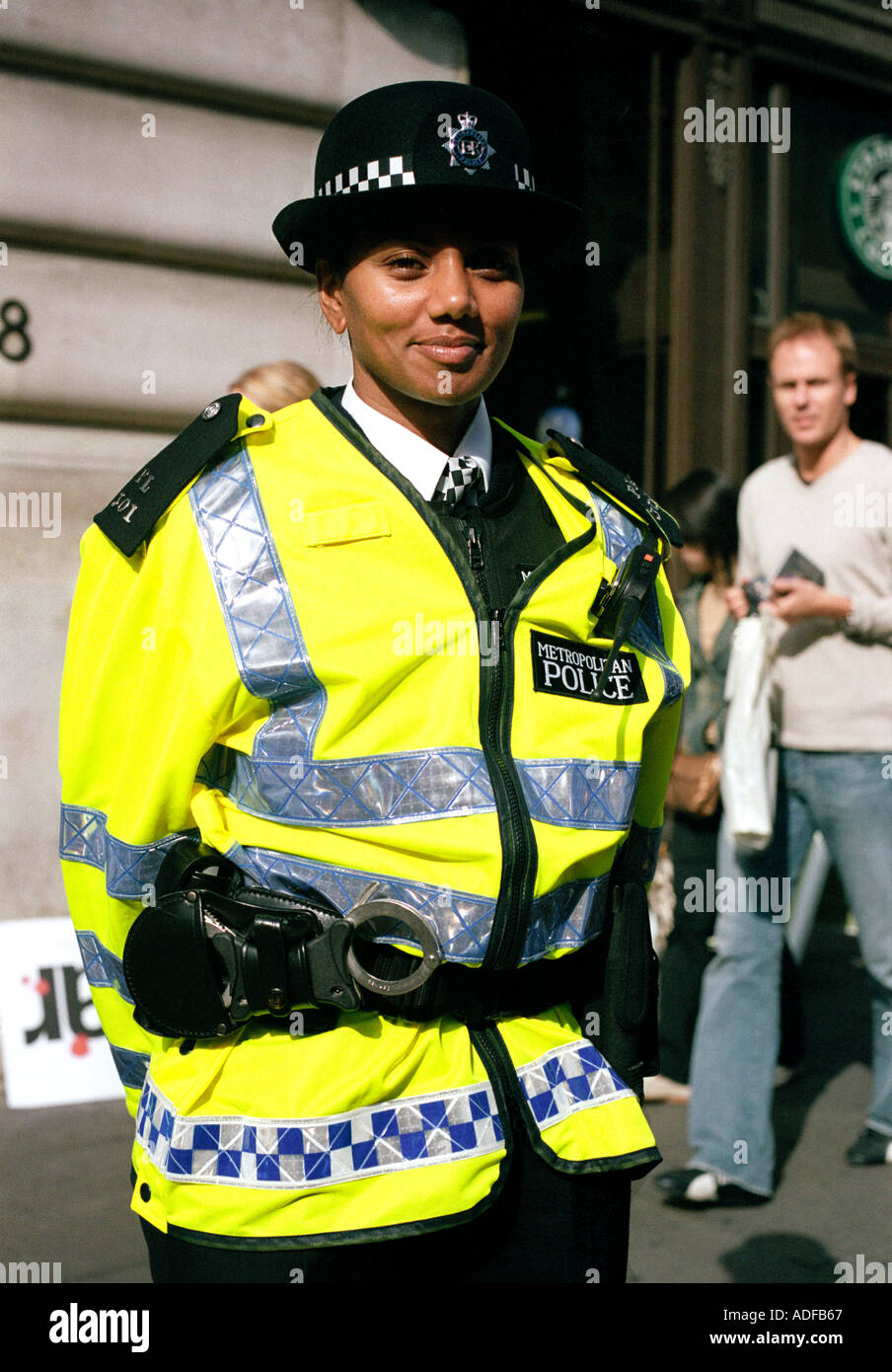Polizistin polizistinnen polizistin frauen polizeiarbeit -Fotos und ...