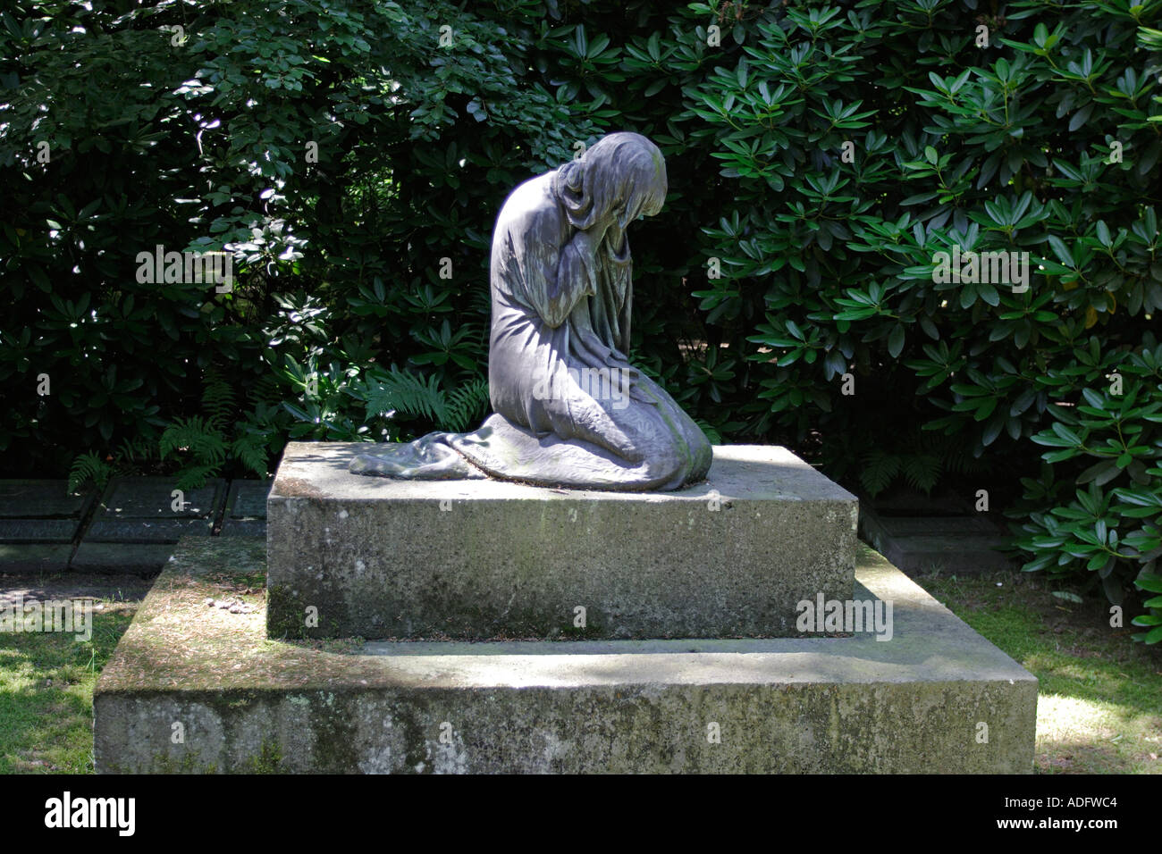 Statue des trauernden vaters -Fotos und -Bildmaterial in hoher Auflösung – Alamy