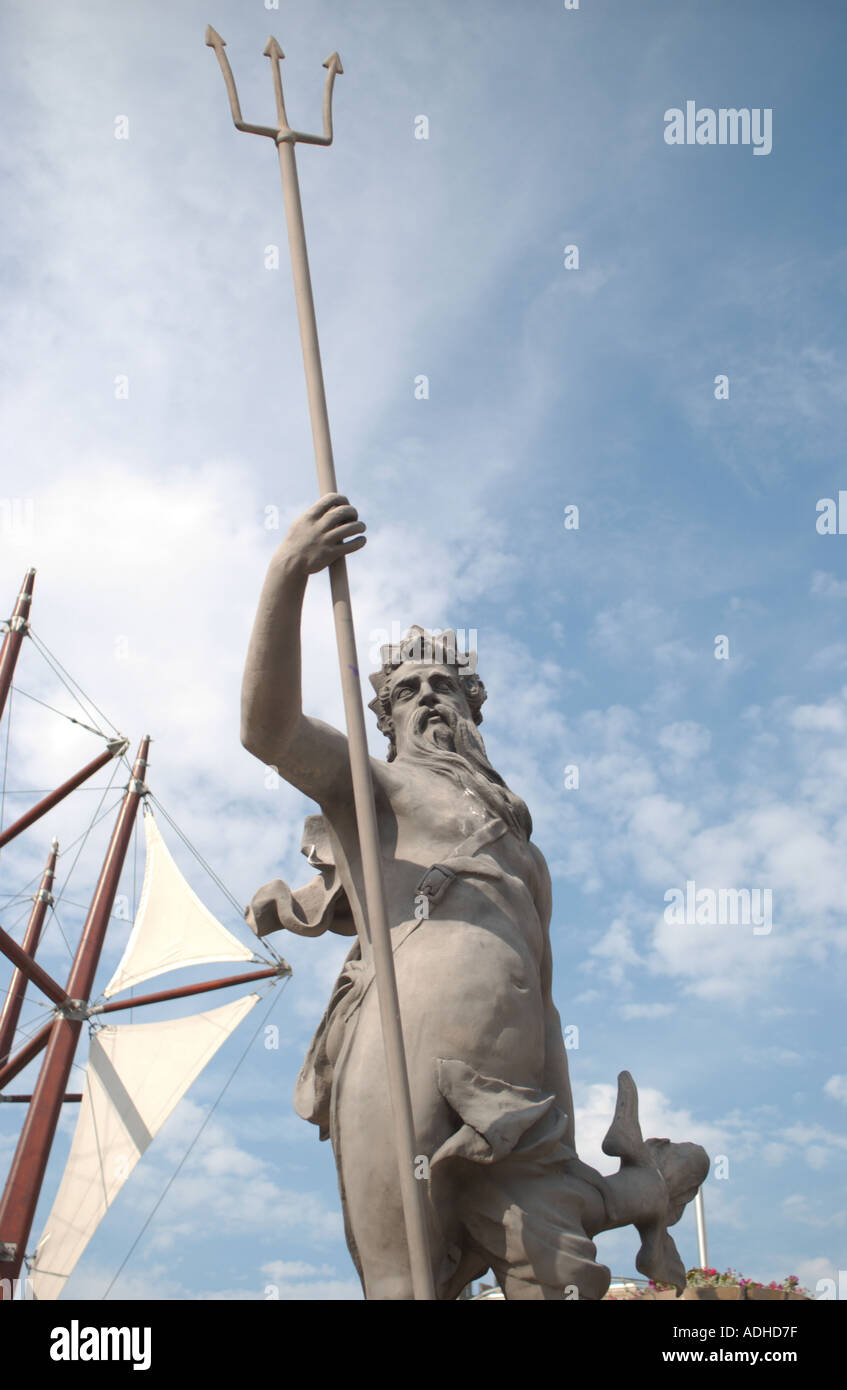 Bristol statue neptun skulptur -Fotos und -Bildmaterial in hoher Auflösung – Alamy