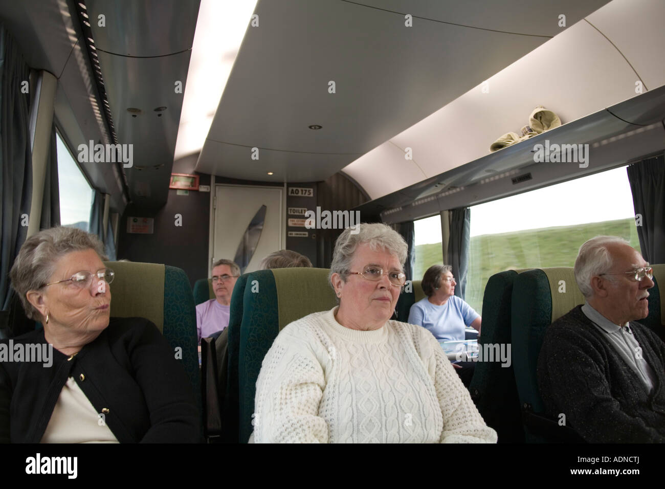 SOUTH ISLAND Neuseeland können Passagiere auf der Tranz Alpine Express ...