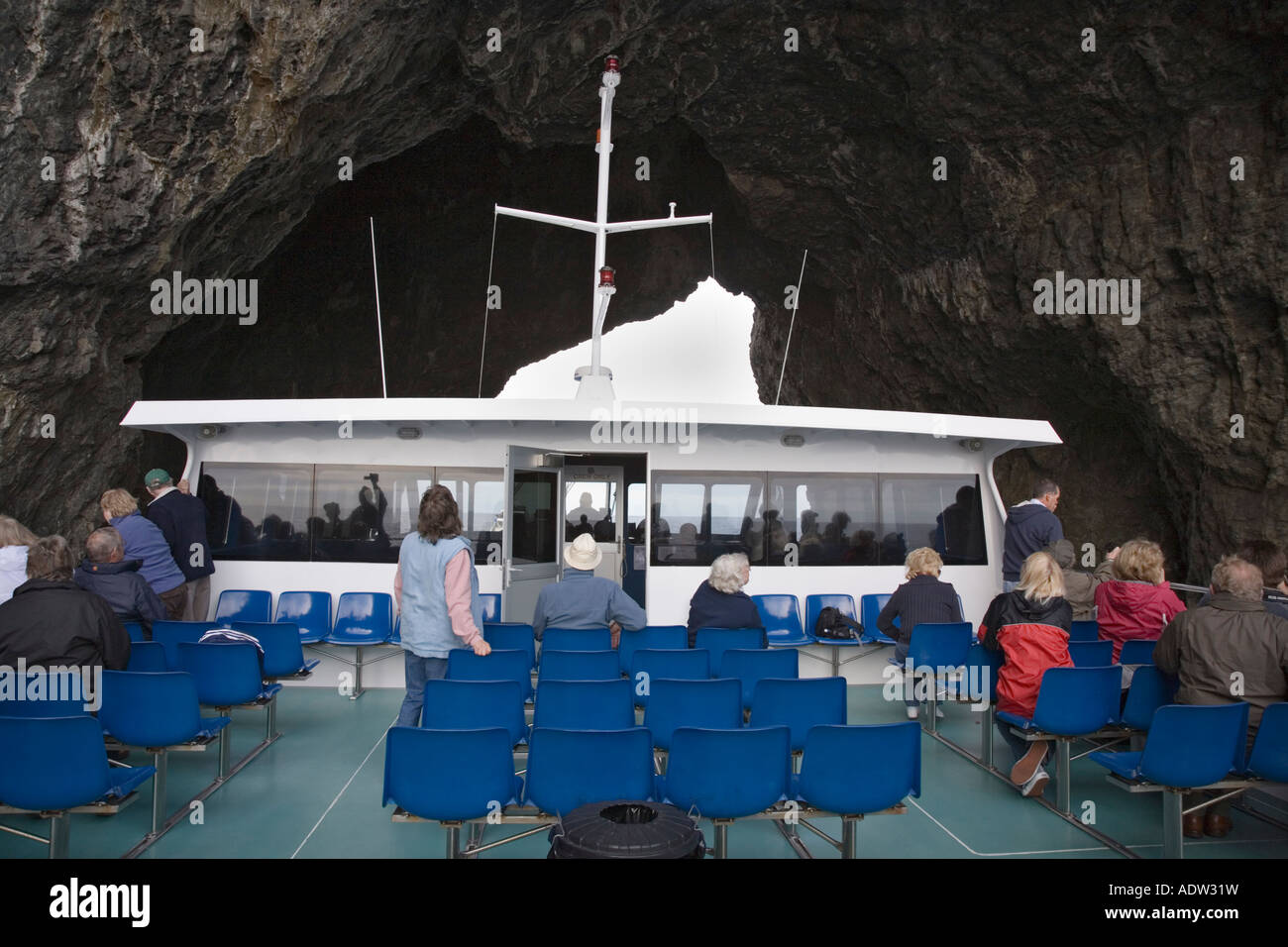 Touristen-Gruppe am cruise Boot am "Hole in the Rock" in Piercy ...
