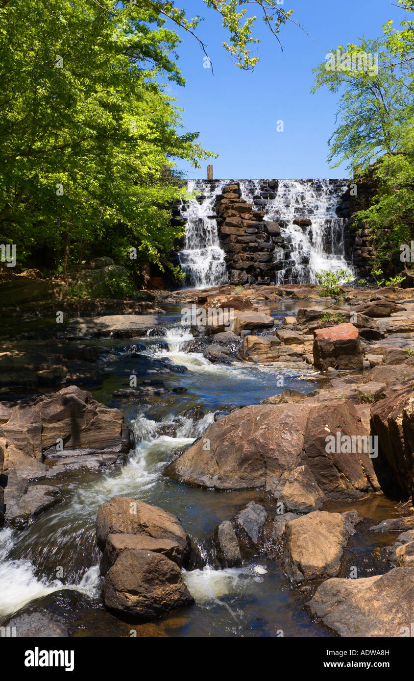Chewacla Falls Wasserfall über den Staudamm im Chewacla State Park in ...