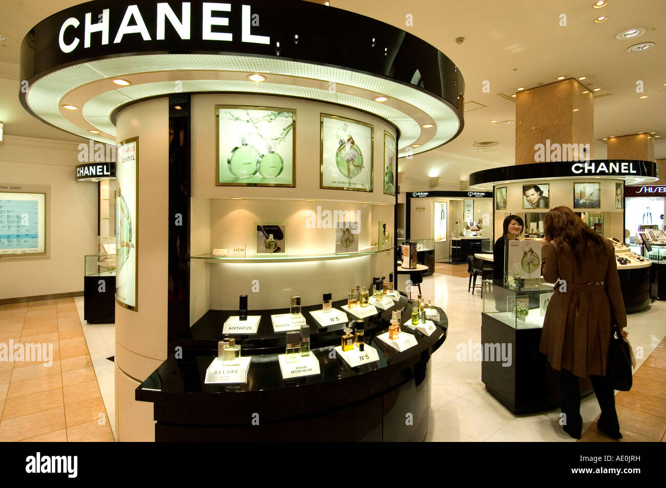 Chanel store ginza -Fotos und -Bildmaterial in hoher Auflösung – Alamy