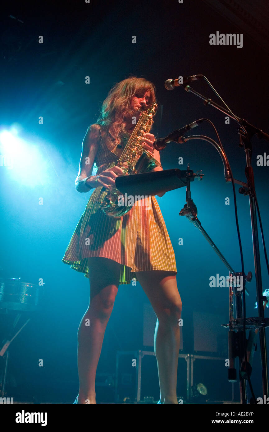 Die Zutons und Abi Harding im Konzert UK 2006 Leas Cliff Hall ...