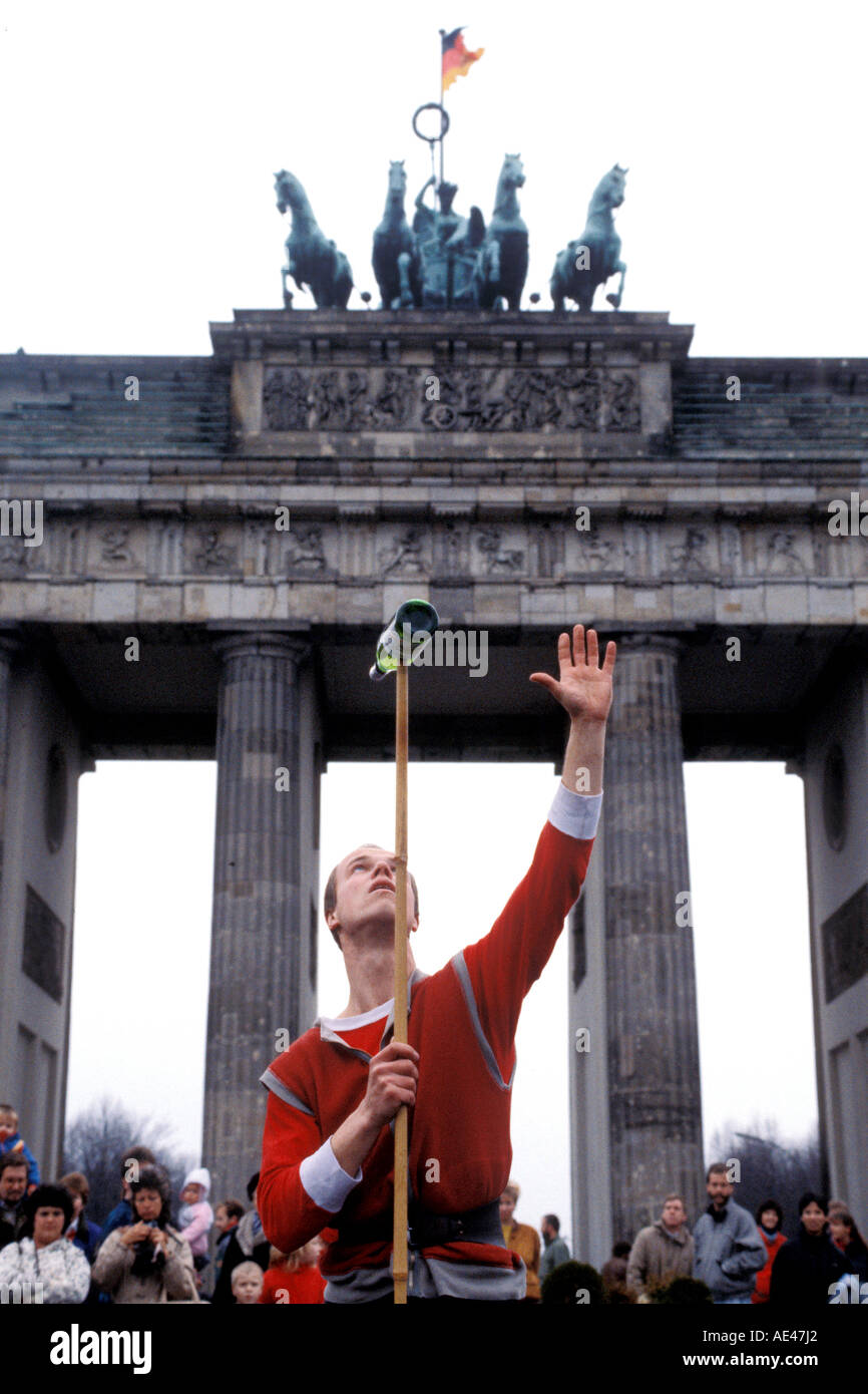 Berliner mauer 1989 loch -Fotos und -Bildmaterial in hoher Auflösung ...