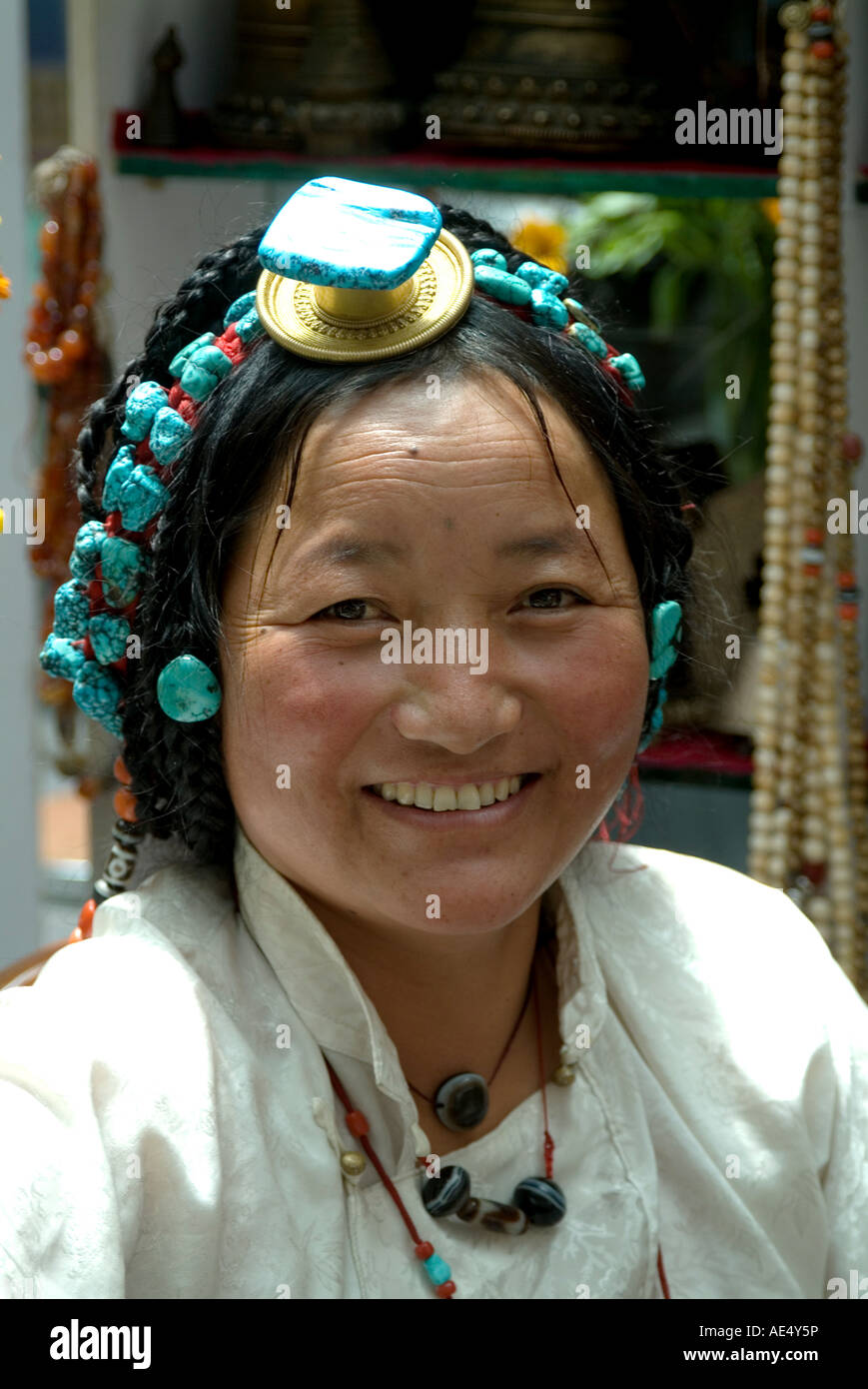 Tibetan woman smiling lhasa -Fotos und -Bildmaterial in hoher Auflösung ...