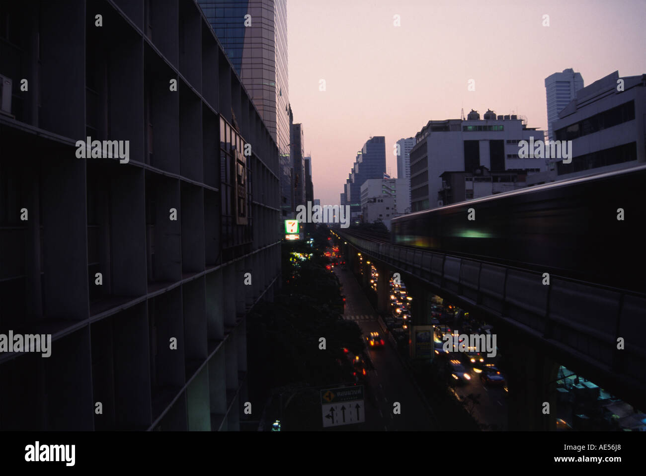 Silom rd bangkok -Fotos und -Bildmaterial in hoher Auflösung – Alamy