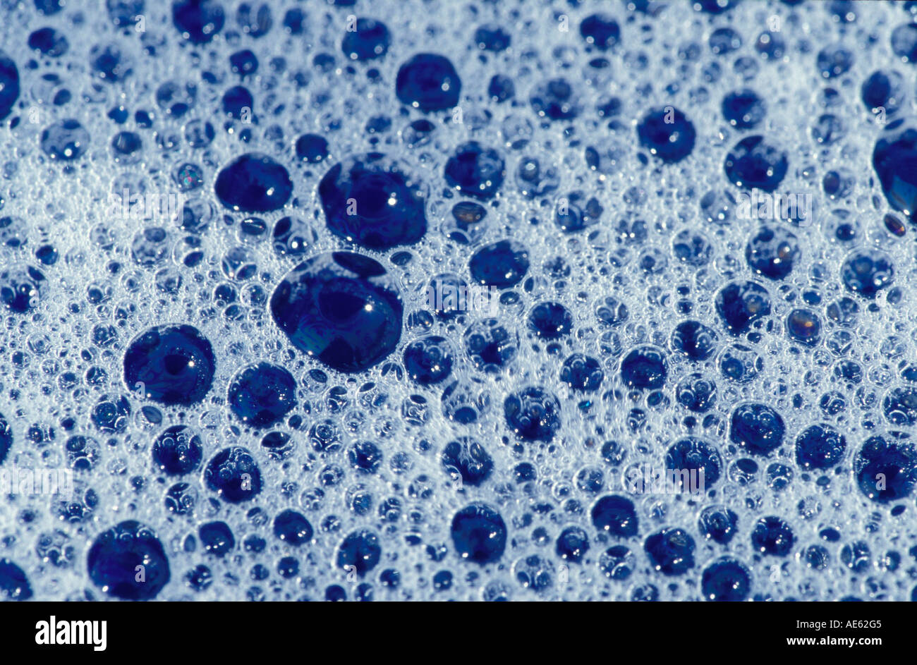 Wasserblasen horizontal -Fotos und -Bildmaterial in hoher Auflösung – Alamy