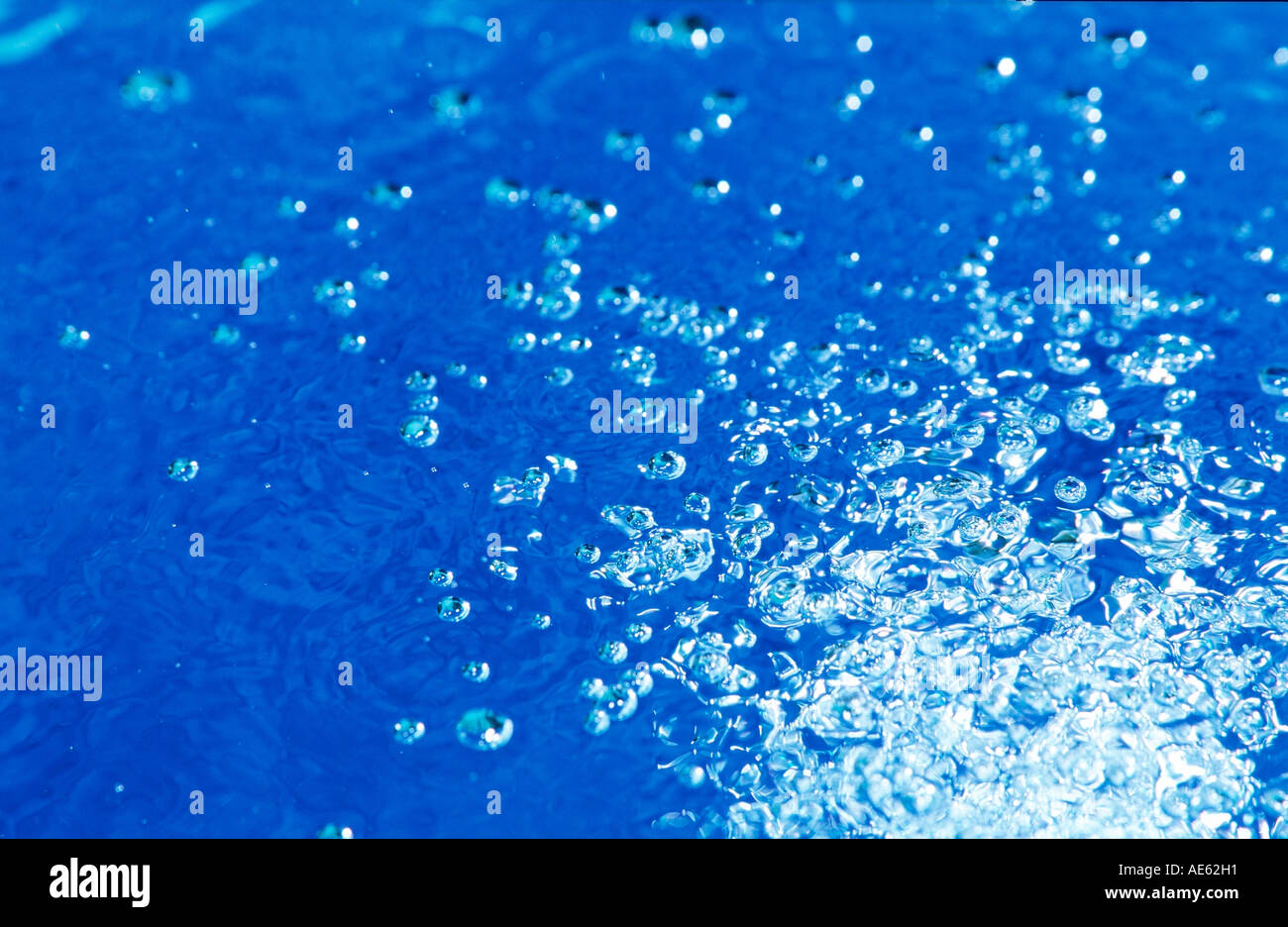 Wasserblasen horizontal -Fotos und -Bildmaterial in hoher Auflösung – Alamy