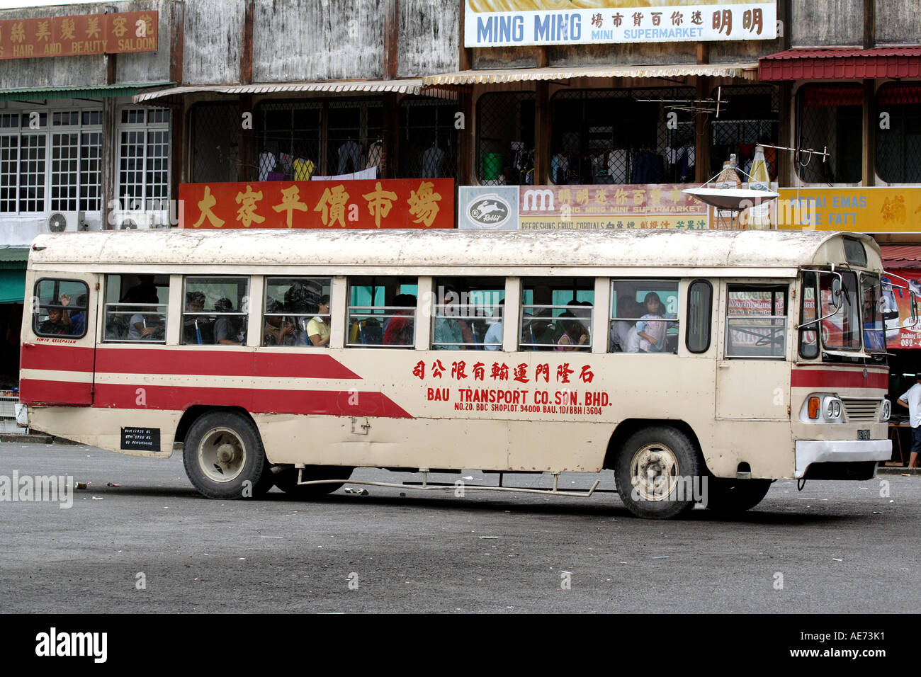Borneo bus -Fotos und -Bildmaterial in hoher Auflösung – Alamy