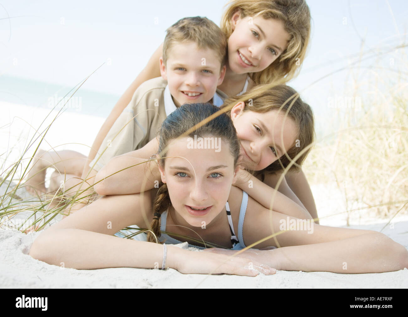 Preteen girl beach portrait -Fotos und -Bildmaterial in hoher Auflösung ...