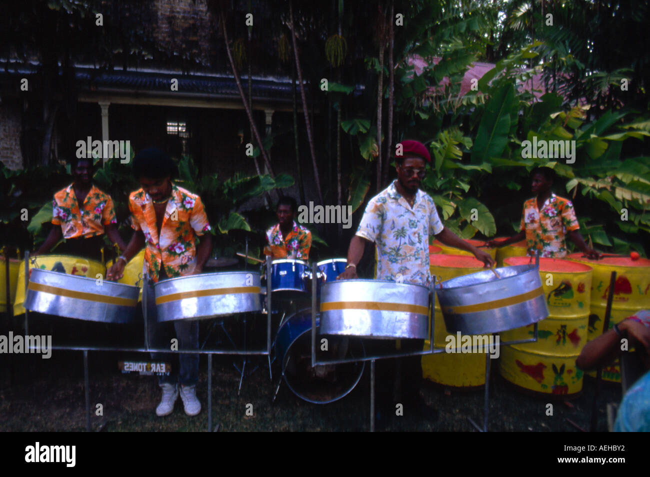 Steel band -Fotos und -Bildmaterial in hoher Auflösung – Alamy