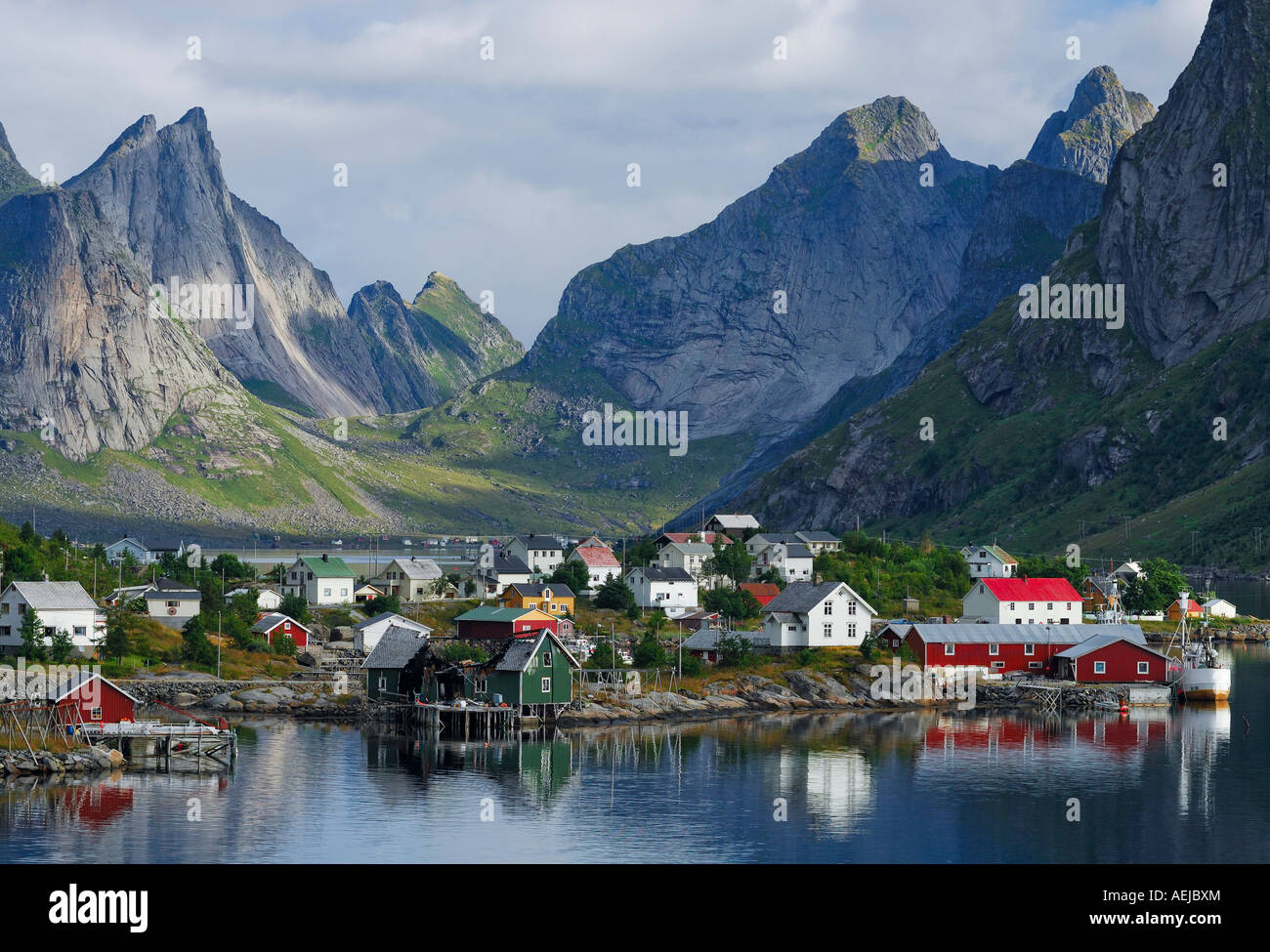 Fischerei Dorf Reine, Moskenes, Lofoten, Norwegen, Skandinavien ...