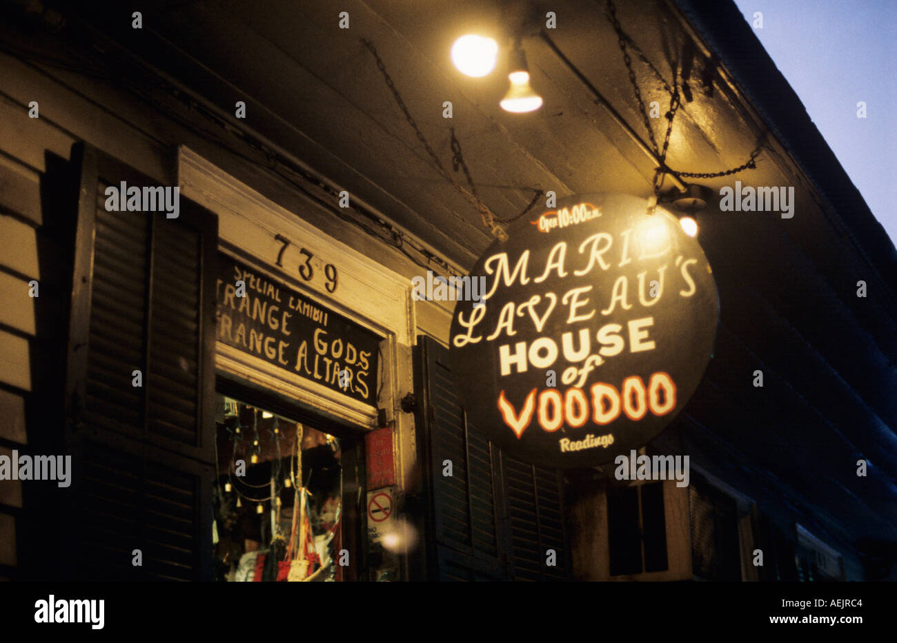 Voodoo haus -Fotos und -Bildmaterial in hoher Auflösung – Alamy