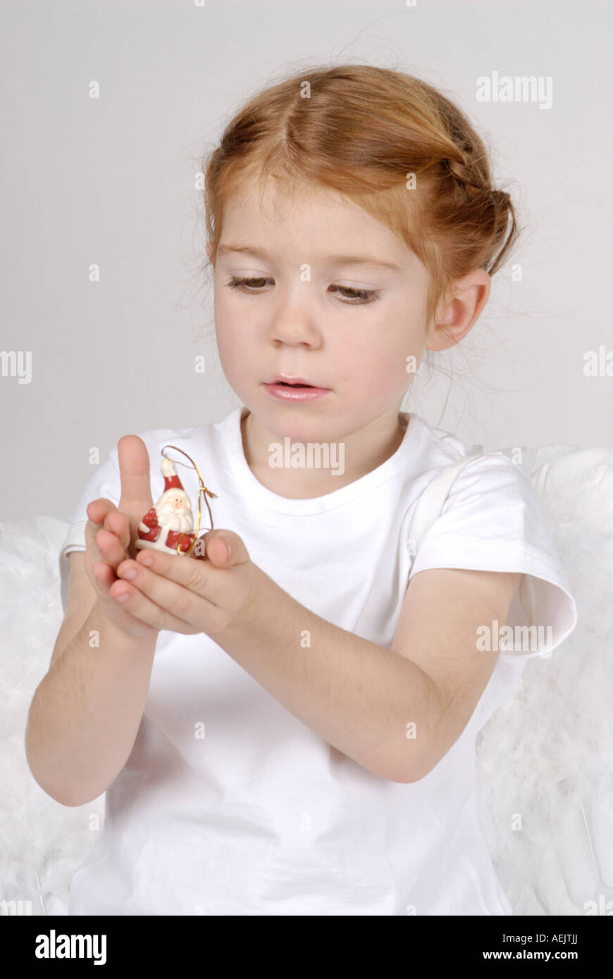 Sieben engel halten -Fotos und -Bildmaterial in hoher Auflösung – Alamy