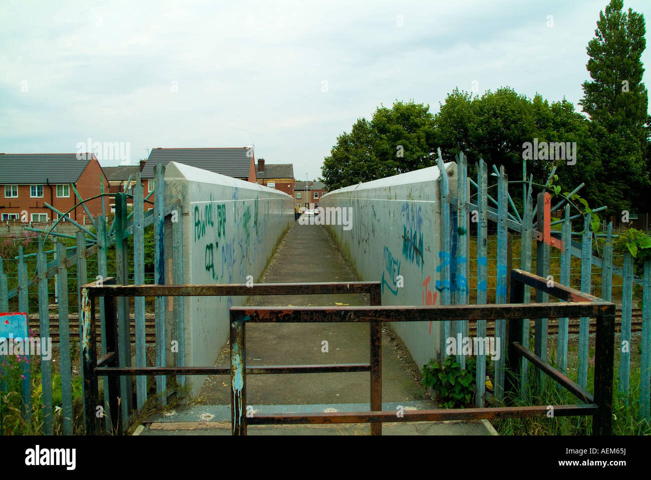 Graffiti bridge -Fotos und -Bildmaterial in hoher Auflösung – Alamy