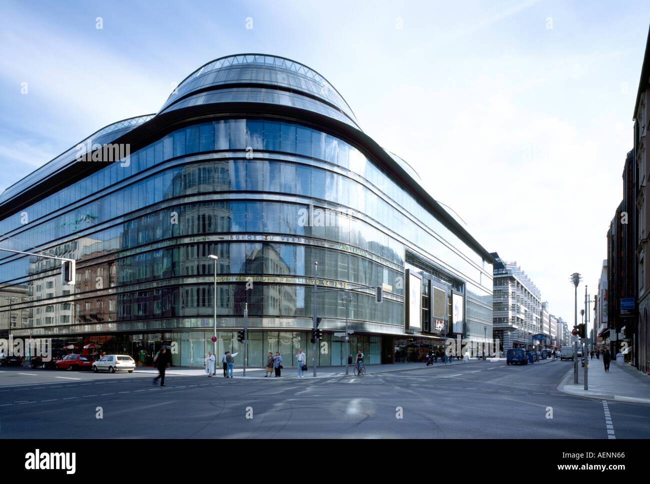 Galerie lafayette berlin -Fotos und -Bildmaterial in hoher Auflösung ...