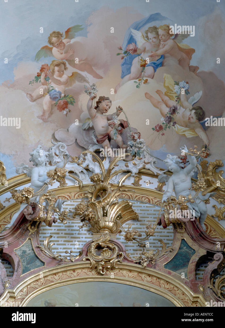 Putten rokoko -Fotos und -Bildmaterial in hoher Auflösung – Alamy