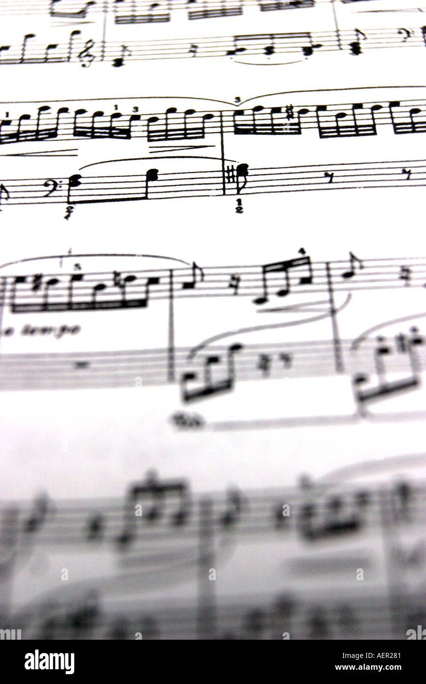 Musiknoten musiknoten musiknoten musiknoten -Fotos und -Bildmaterial in ...