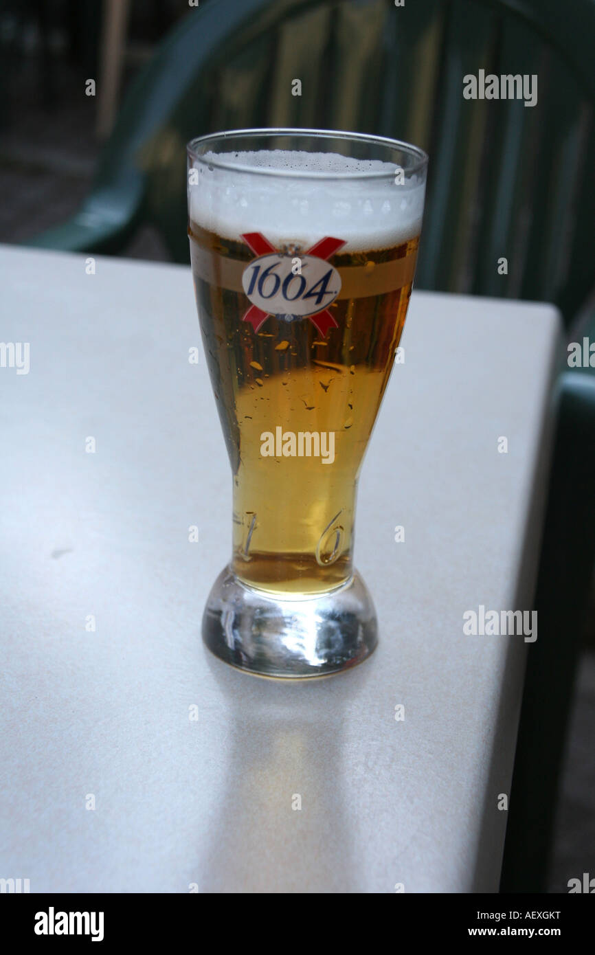 Kronenbourg 1664 bier -Fotos und -Bildmaterial in hoher Auflösung – Alamy