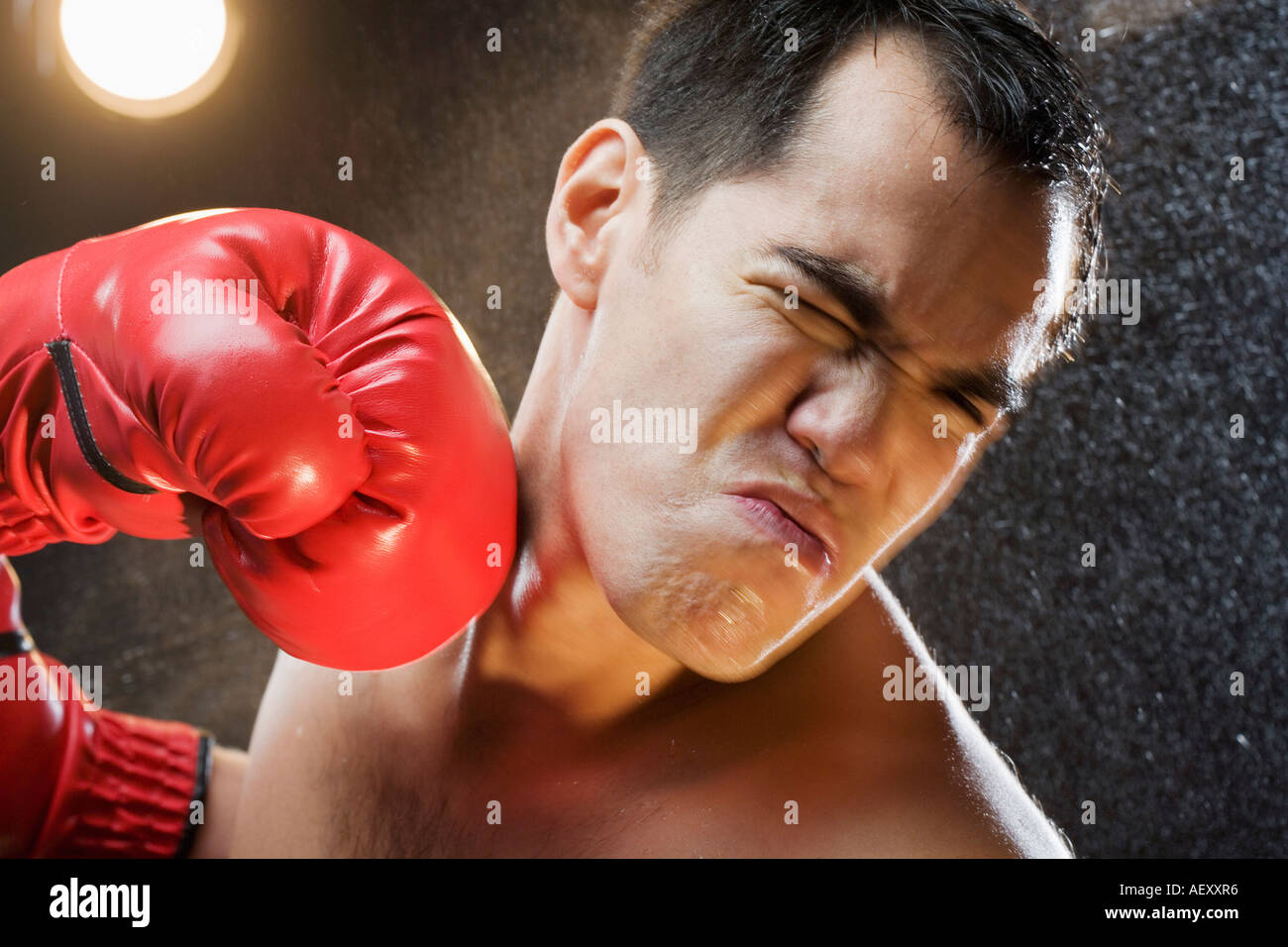 Schmerzhafter Schlag Stockfotos und -bilder Kaufen - Alamy