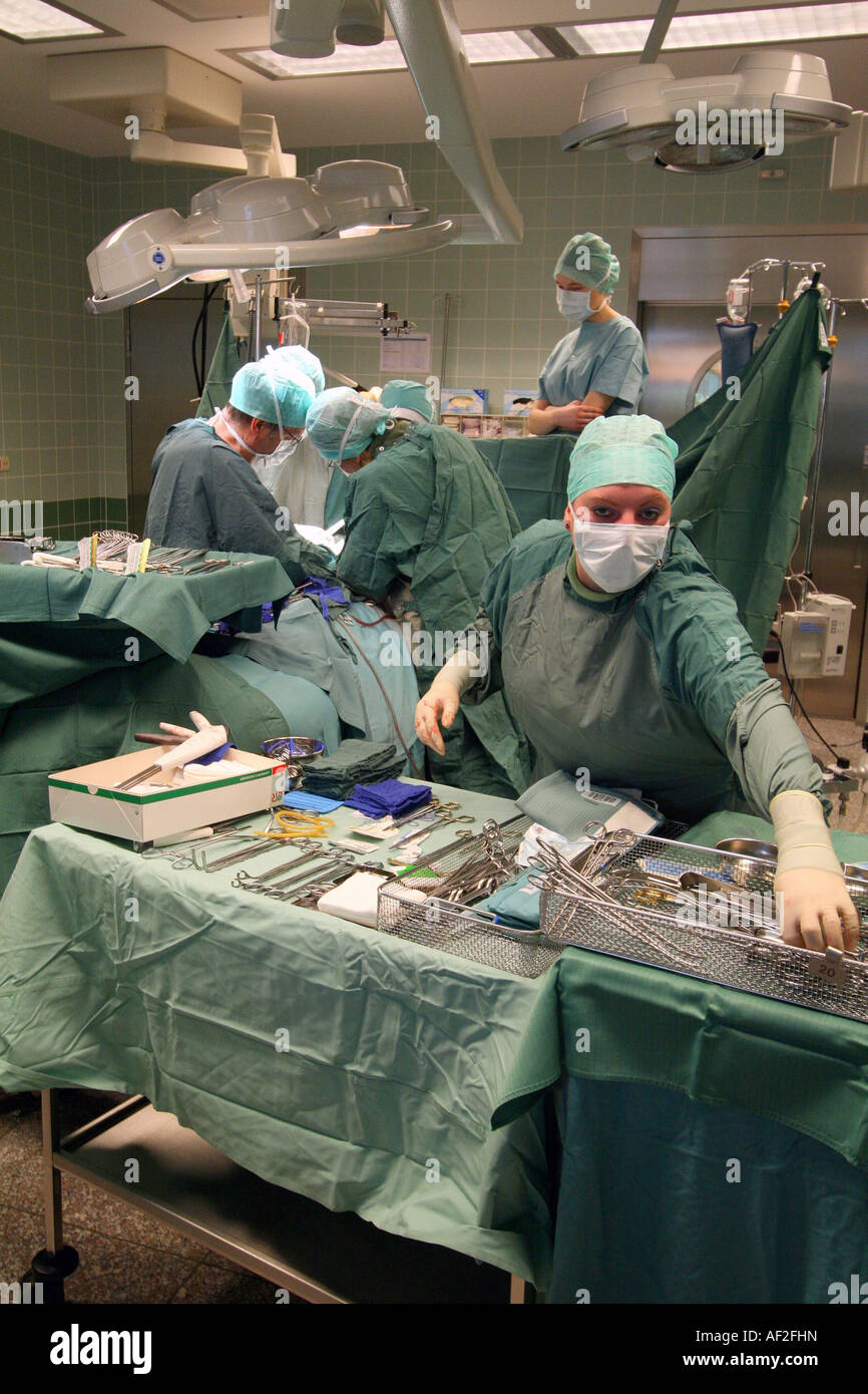 Fotos von operationssaal -Fotos und -Bildmaterial in hoher Auflösung ...