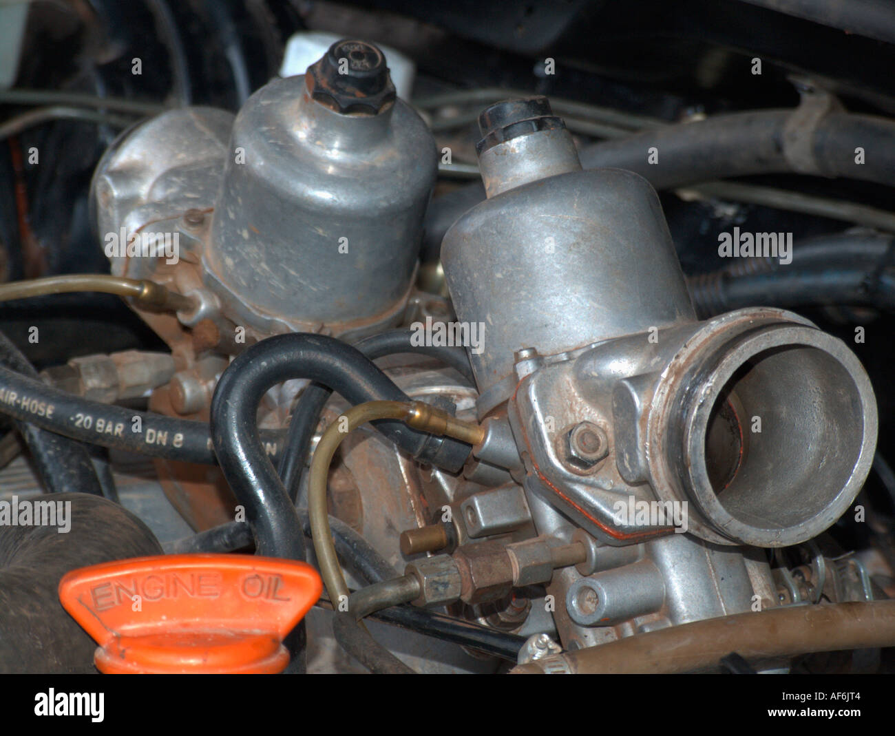 Twin SU Vergaser auf einem Range Rover V8-Motor Stockfotografie - Alamy