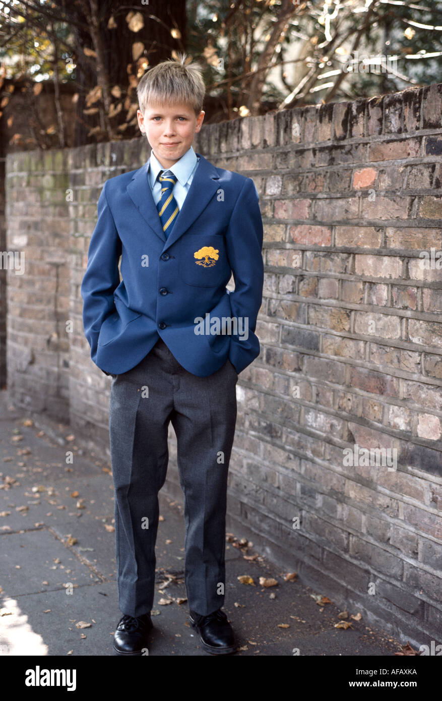 Britischer student in schuluniform -Fotos und -Bildmaterial in hoher Auflösung – Alamy
