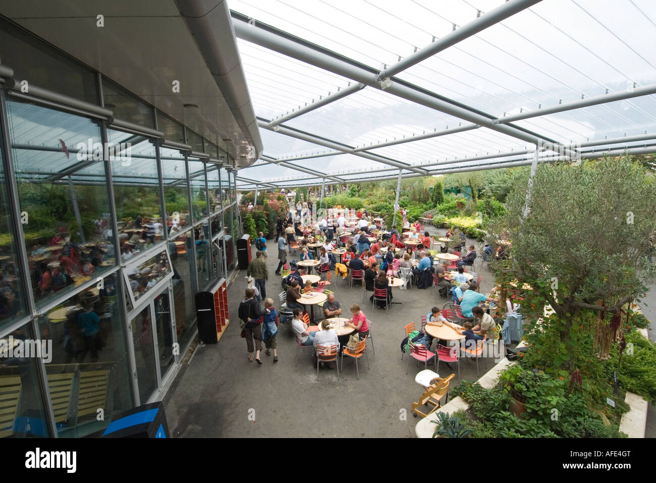 Eden project cafe -Fotos und -Bildmaterial in hoher Auflösung – Alamy
