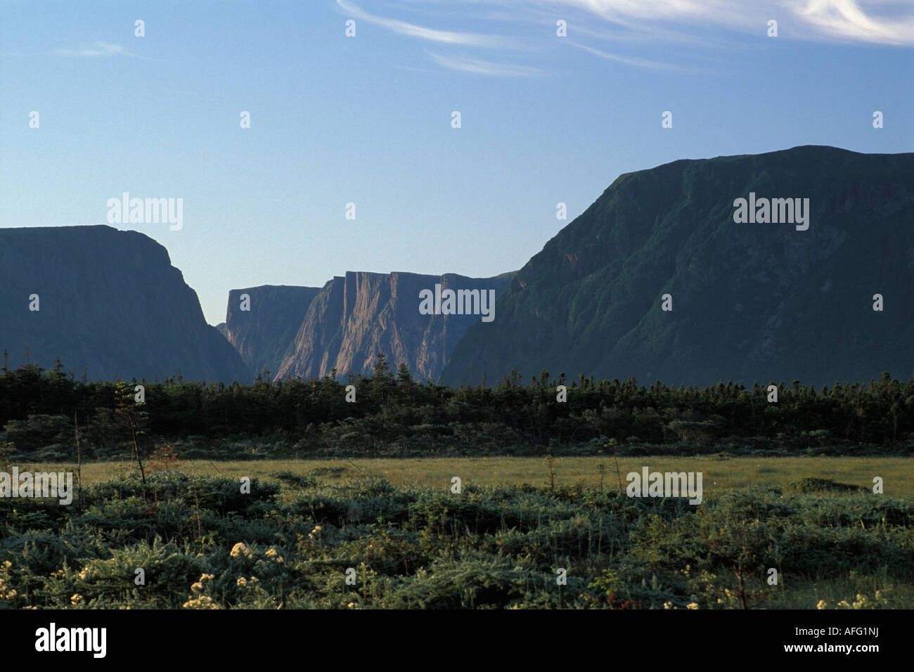 Long range mountains -Fotos und -Bildmaterial in hoher Auflösung – Alamy