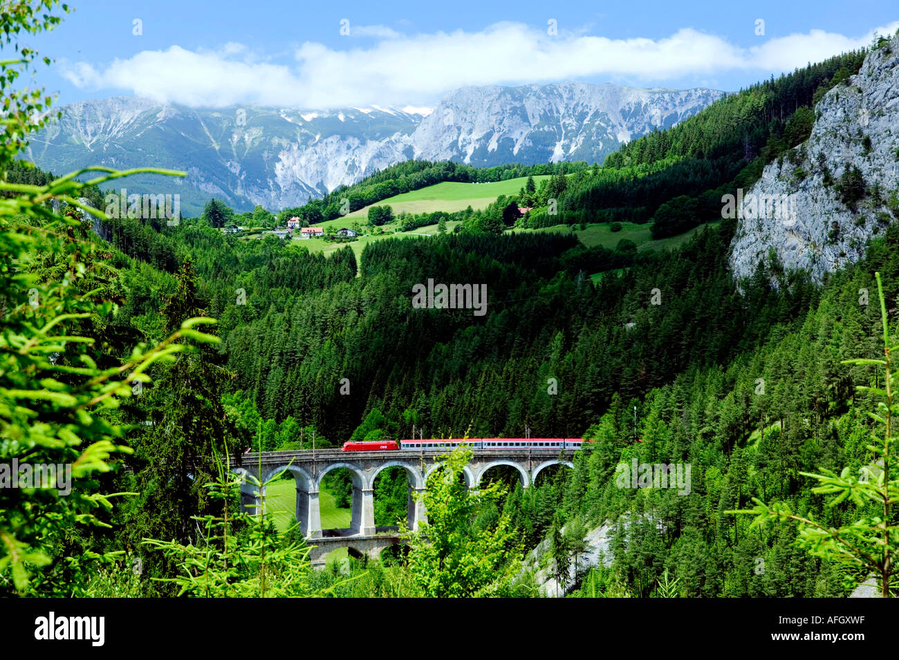 Blick auf die semmeringbahn -Fotos und -Bildmaterial in hoher Auflösung ...
