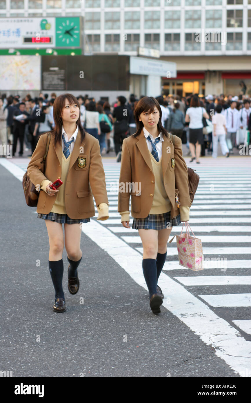 Japanische schulmädchen -Fotos und -Bildmaterial in hoher Auflösung – Alamy