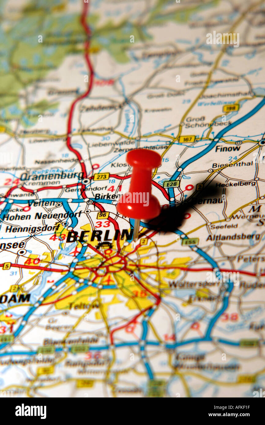 Map pin pointing berlin on -Fotos und -Bildmaterial in hoher Auflösung ...