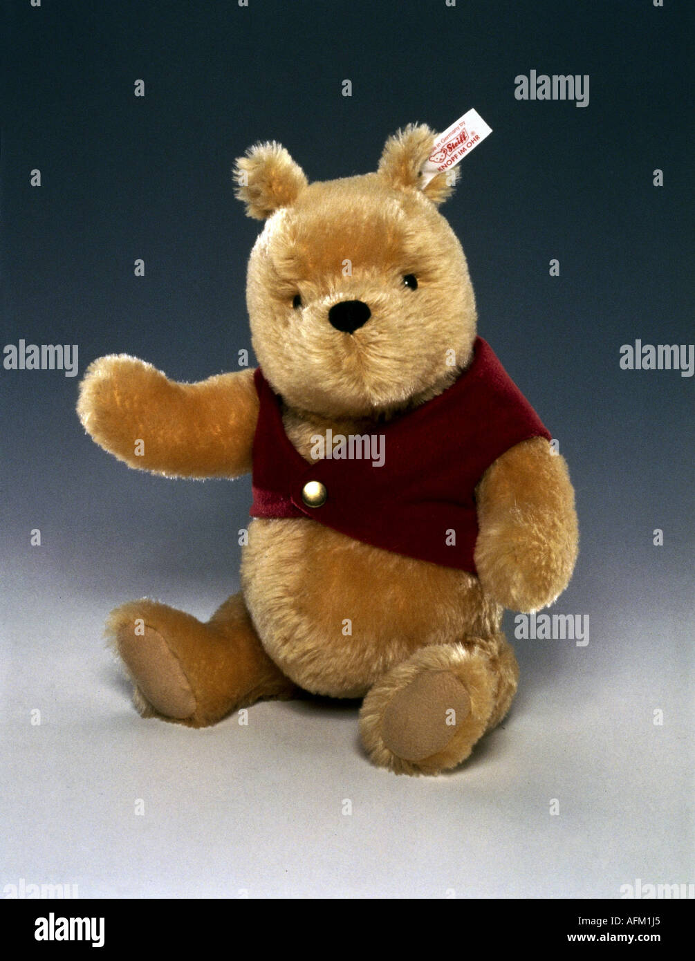Winnie pooh teddy bears -Fotos und -Bildmaterial in hoher Auflösung – Alamy