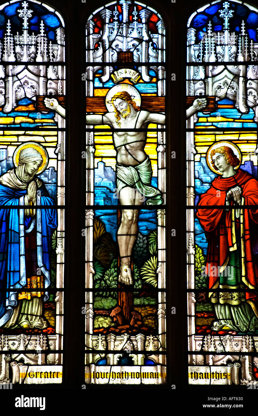befleckte Glas Kirchenfenster christlichen Heiligen Religion religiösen Glauben Jesus Kreuz ...