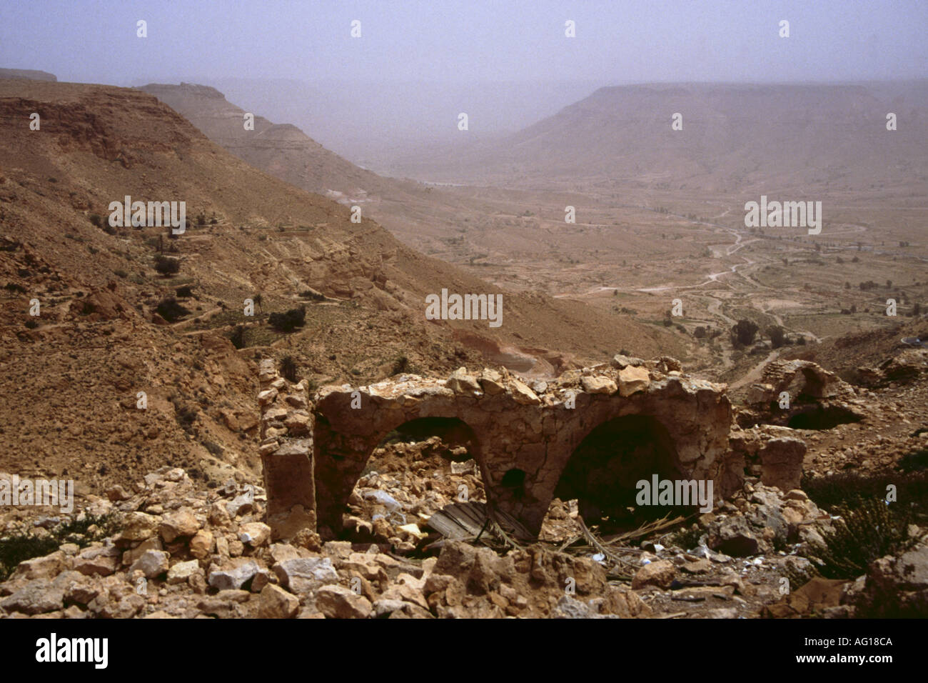 Libyen Landschaft Bei Darj Mit Ruinen der Historischen Stadt Libyen in ...