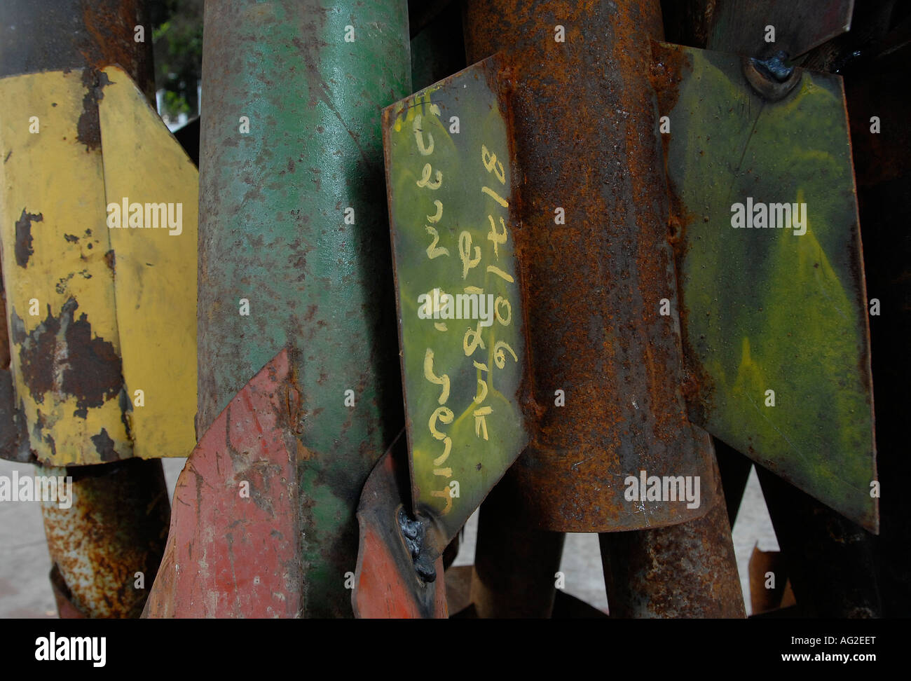 Überreste von Kassam-Raketen, die von den Izz ad-DIN al-Qassam-Brigaden ...